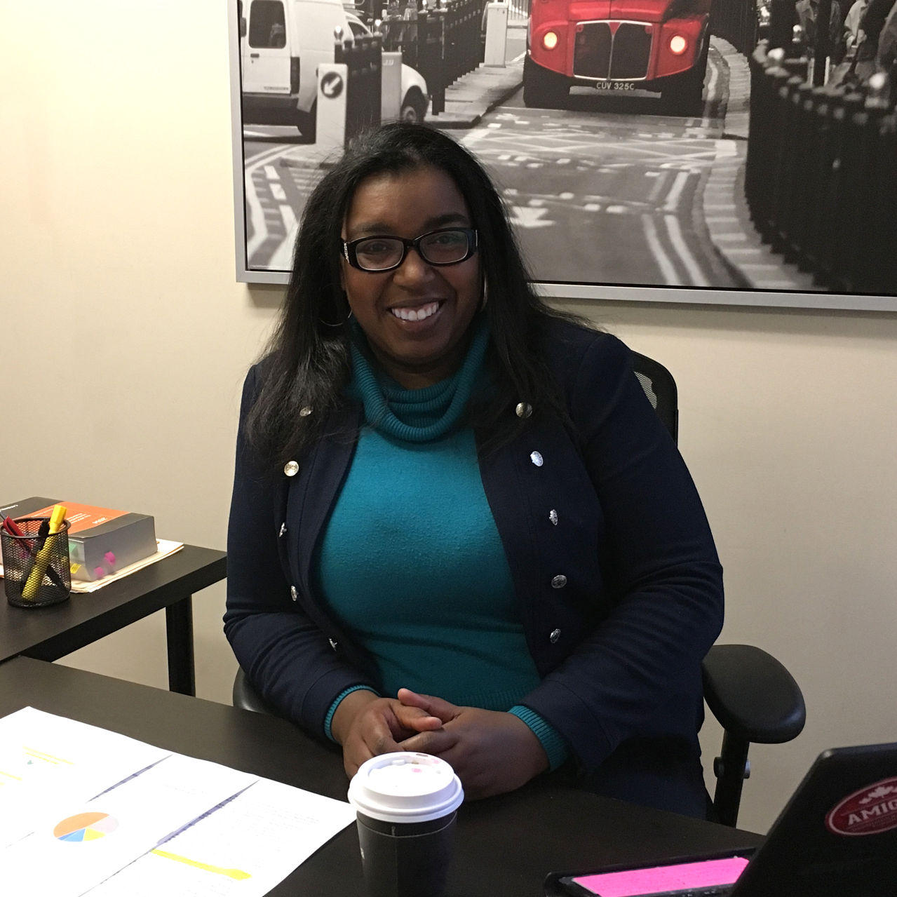 Amigos en Canada - Jane Desmond - Immigration Consultant